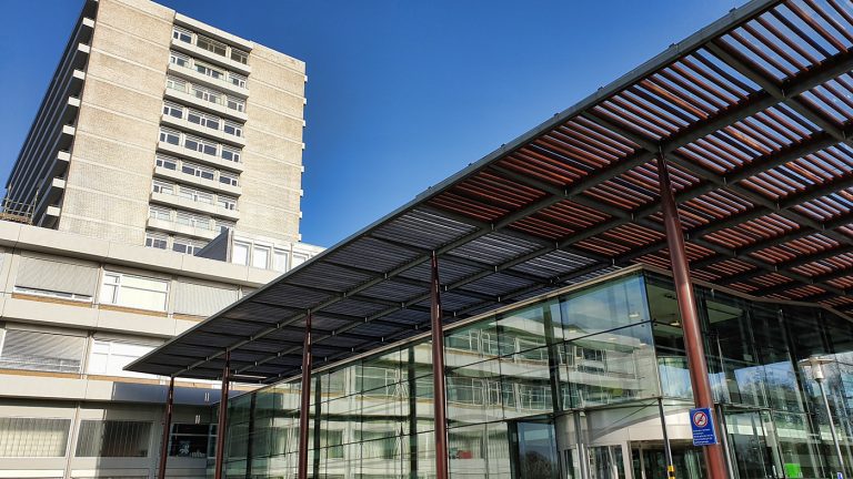 Motie aangenomen voor behoud van volwaardig ziekenhuis in Heerlen - RTV ...