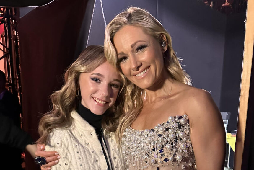 Emma Kok ontroert ook publiek in Düsseldorf met duet met Helene Fischer ...