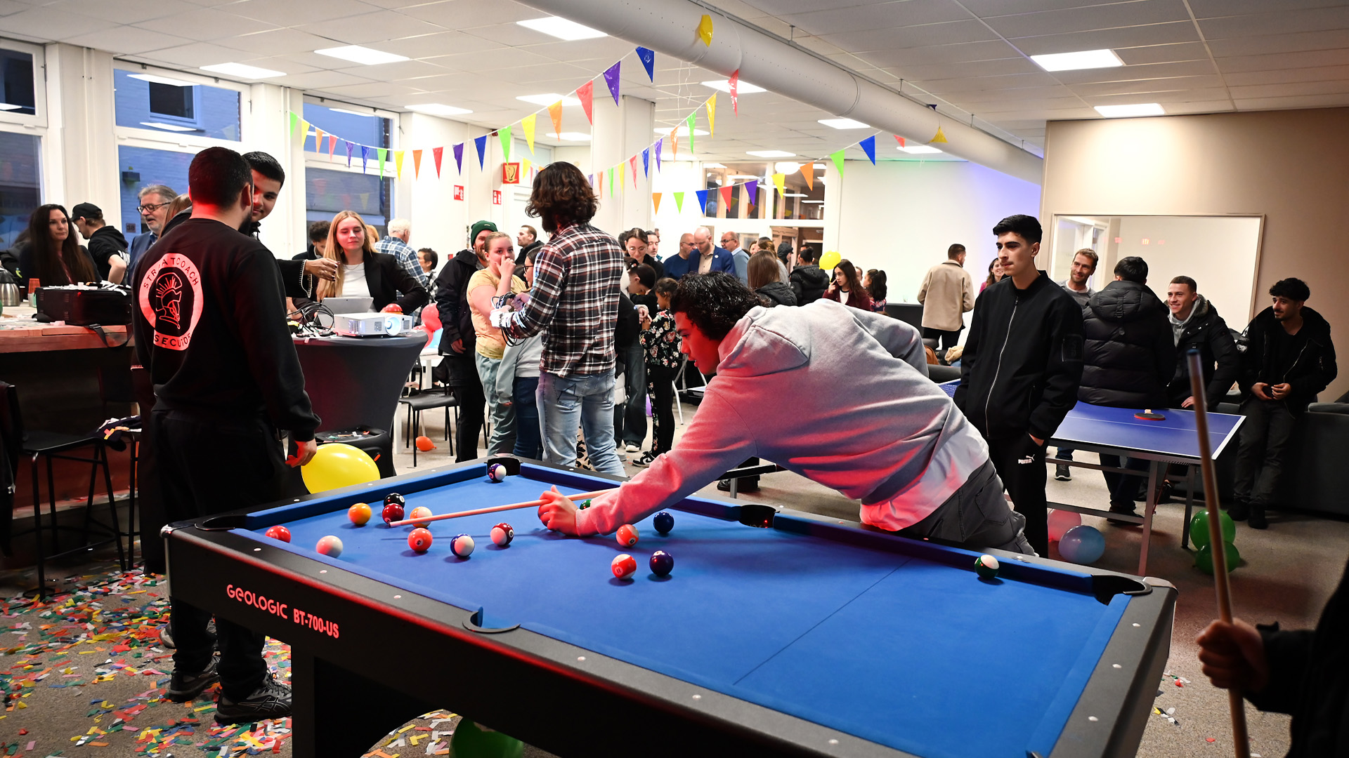 Jongerencentrum ‘The New Generation’ officieel geopend in Kerkrade ...