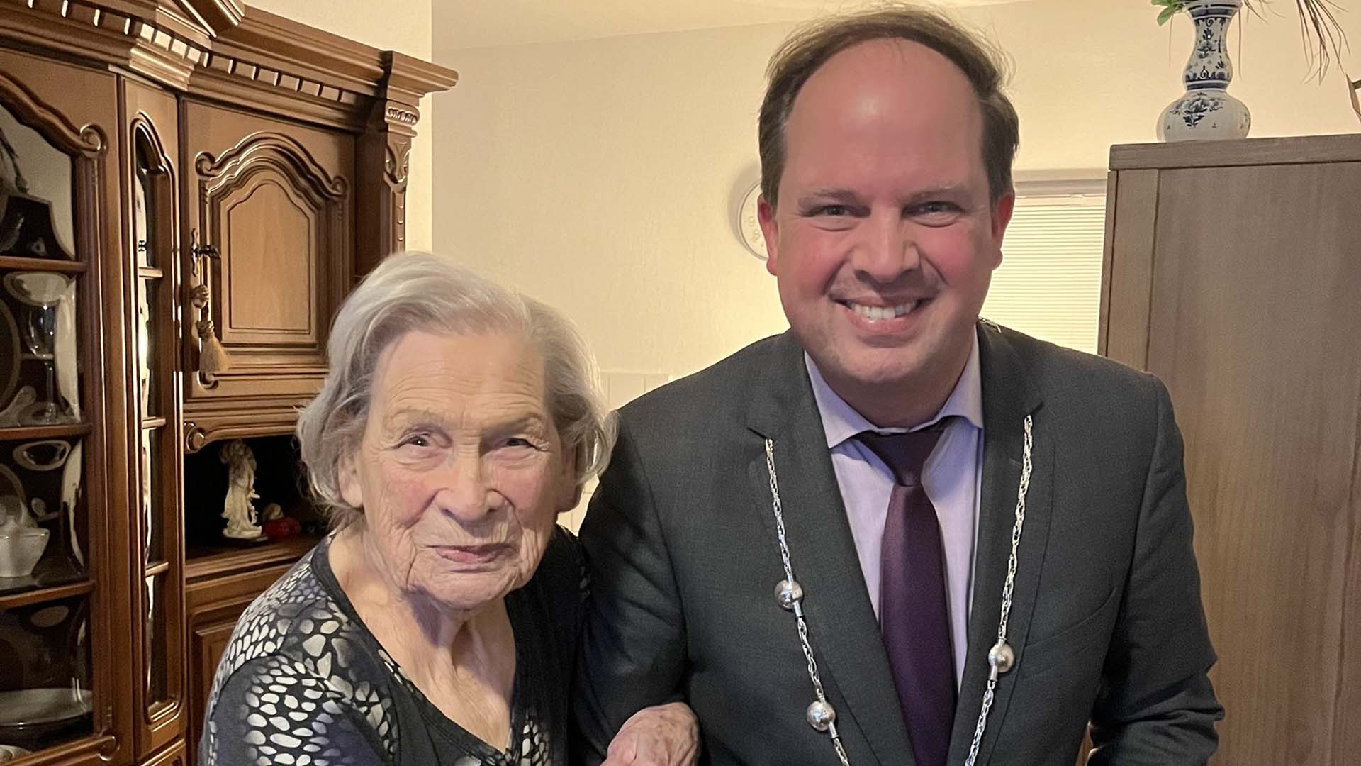 Mevrouw Seek-Schuncken viert 100-jarig Jubileum! - RTV Parkstad